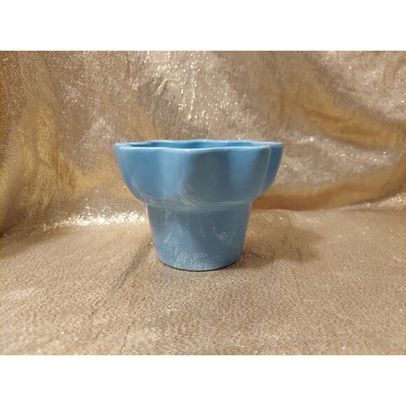 hull | Accents | Vintage Hull Pottery Pastel Blue Flower Pot Ruffle Top ...